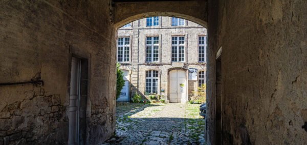 Escapade dans la Manche : Valognes et la côte des Isles - Le Petit ...
