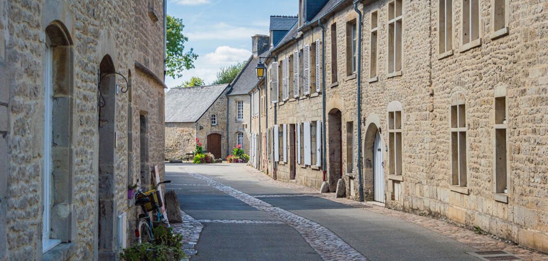 Les charmes de la Manche : Valognes et la côte des Isles - Le Petit ...